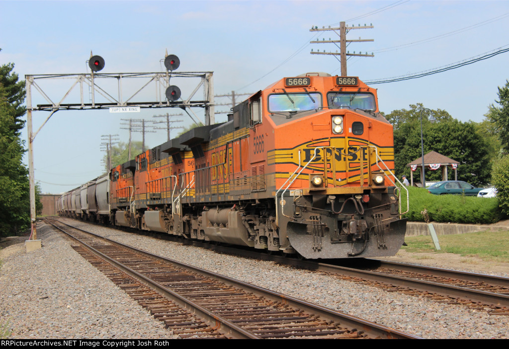 42. BNSF 5666, BNSF 5638 & BNSF 5620